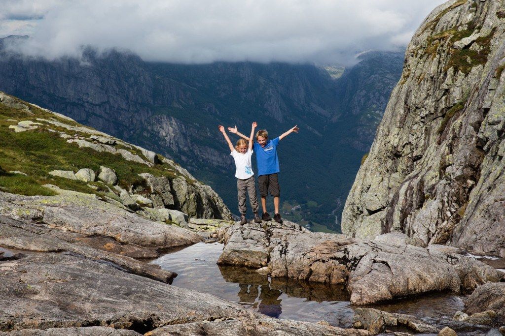 Kjeragbolten: Our Favorite Hike in Norway – Earth Trekkers