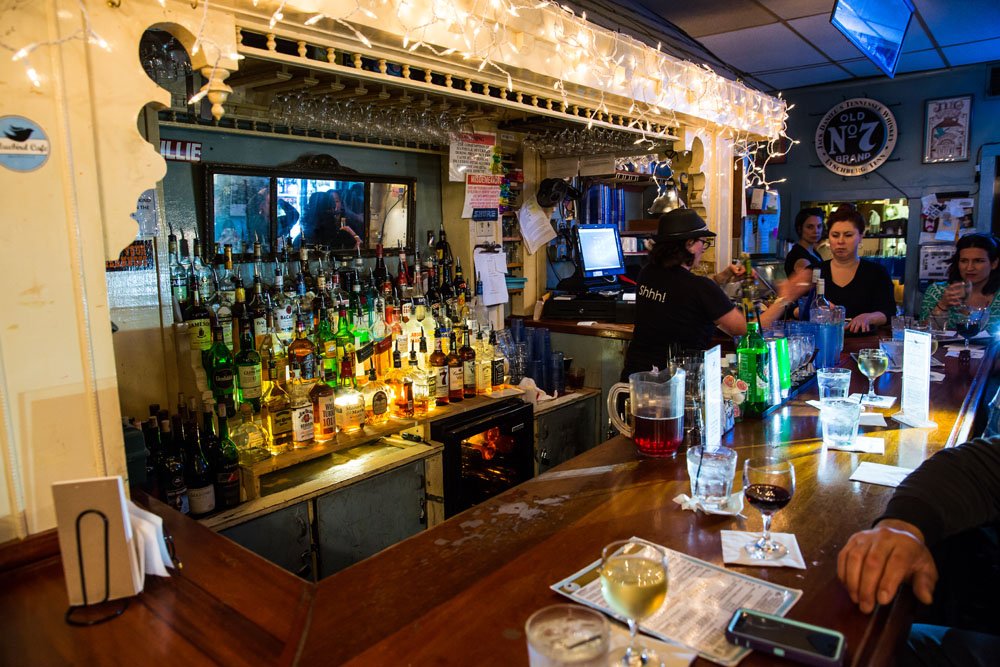 How to Get a Seat at the Bluebird Cafe | Earth Trekkers