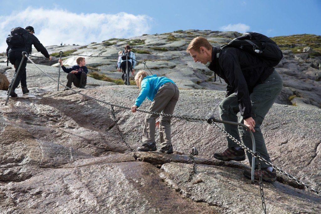 How to Hike to Kjeragbolten: The Complete Guide – Earth Trekkers