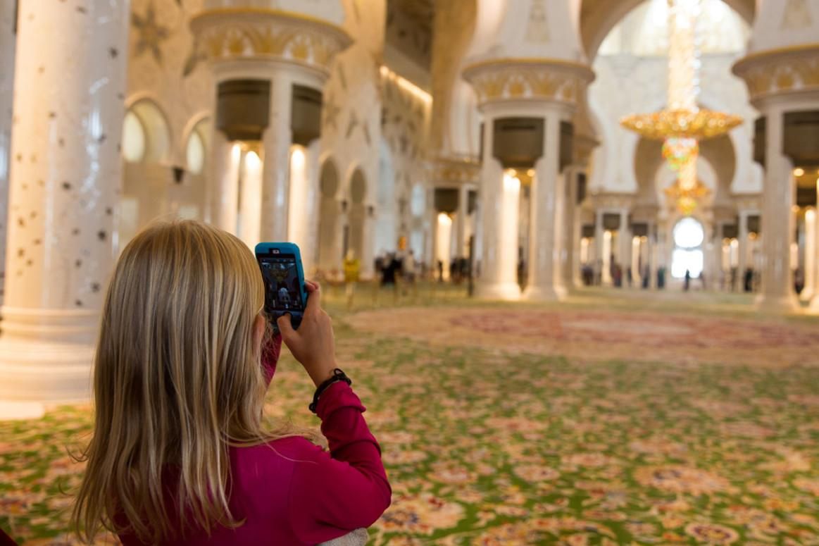 A Visit to the Sheikh Zayed Grand Mosque - Earth Trekkers