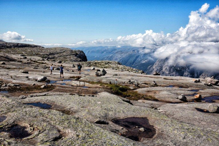How to Hike to Kjeragbolten: The Complete Guide – Earth Trekkers