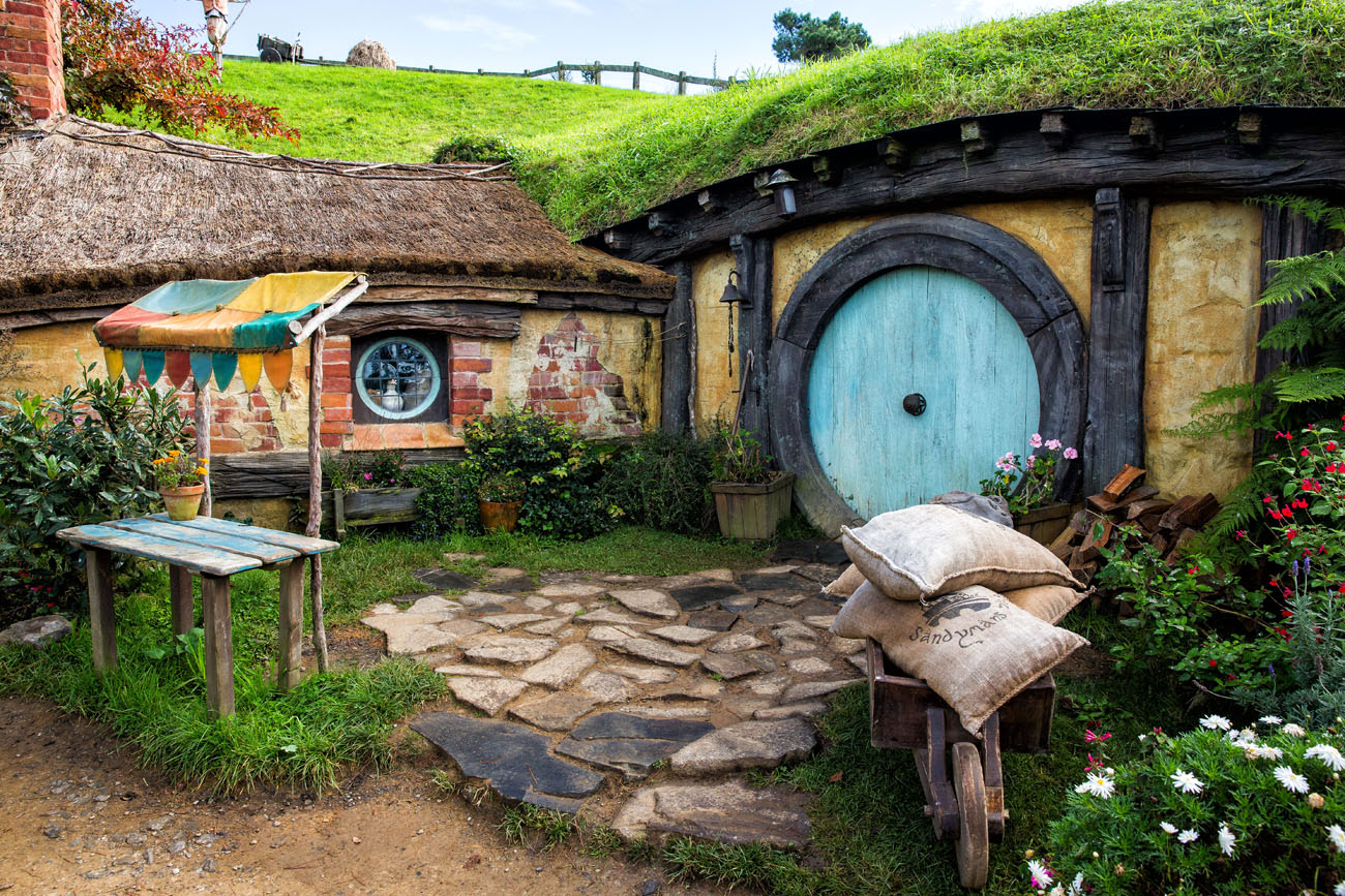 Photo Tour of the Hobbiton Movie Set | Earth Trekkers