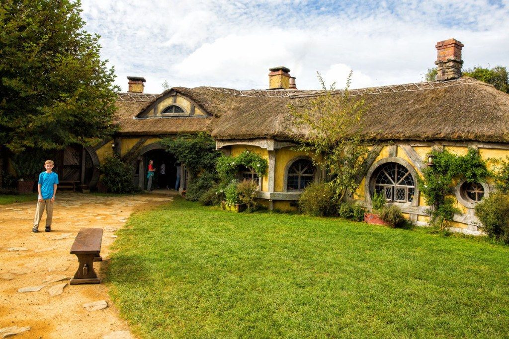 Photo Tour of the Hobbiton Movie Set – Earth Trekkers