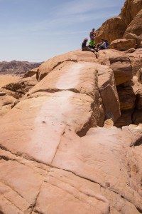 How to Hike to the Jebel Burdah Rock Bridge, Wadi Rum – Earth Trekkers