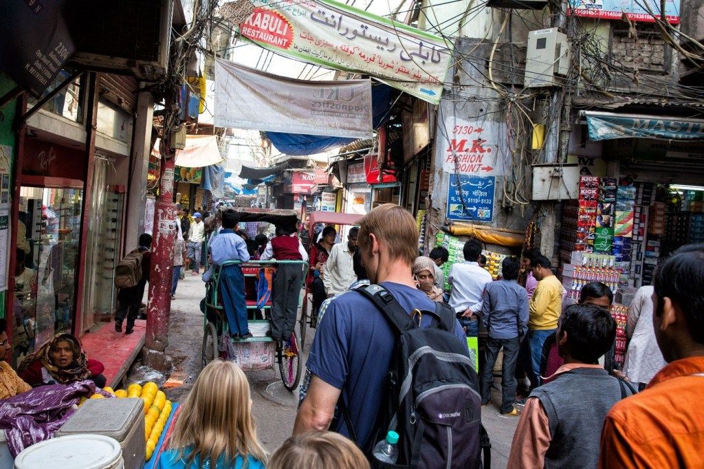 Walking Through Chaotic Old Delhi, India – Earth Trekkers