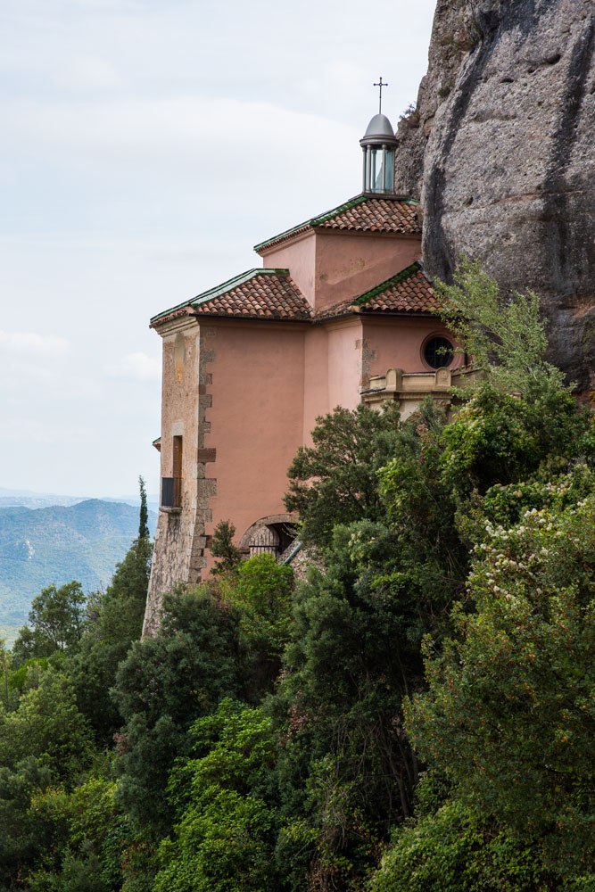 How to Guide: Day Trip to Montserrat from Barcelona | Earth Trekkers