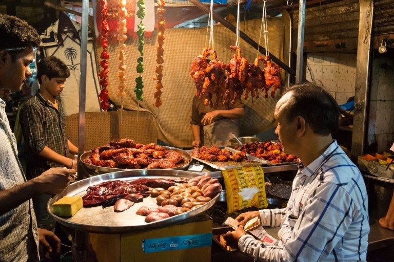 Street Food Tour in Mumbai – Earth Trekkers