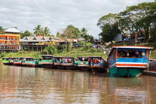 Taking the Slow Boat Down the Mekong River | Earth Trekkers