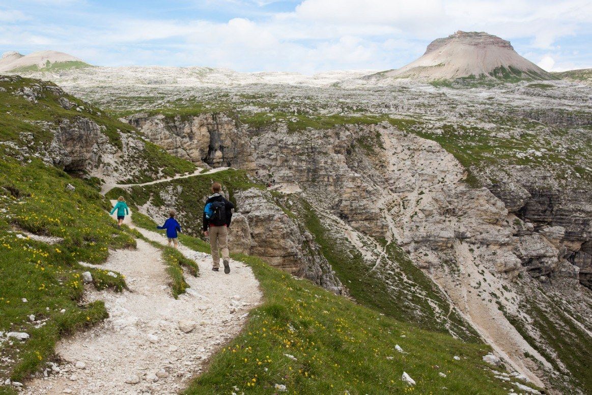 How to Hike the Puez-Odle Altopiano Trail in the Italian Dolomites ...