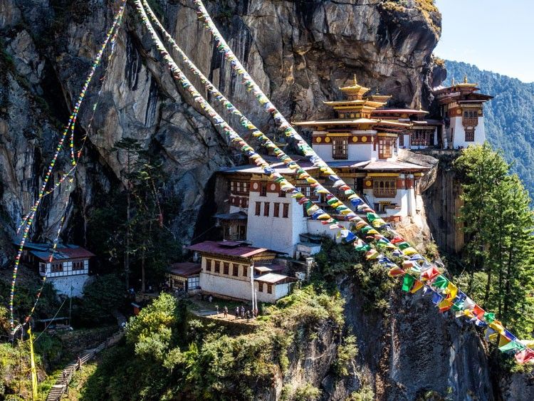 Bhutan Travel Guide – Earth Trekkers