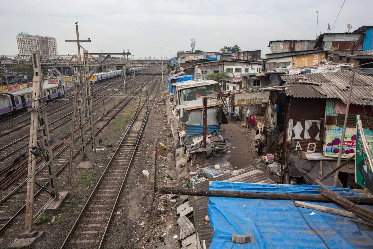 A Tour of the Dharavi Slum in Mumbai, India – Earth Trekkers