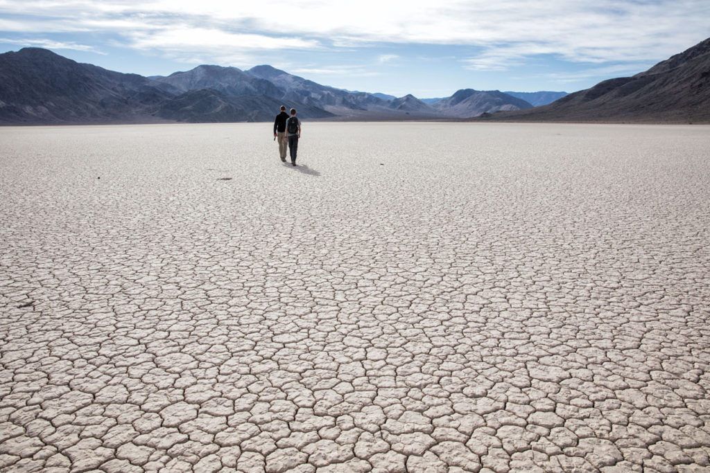 How to Visit Racetrack Playa in Death Valley National Park – Earth Trekkers