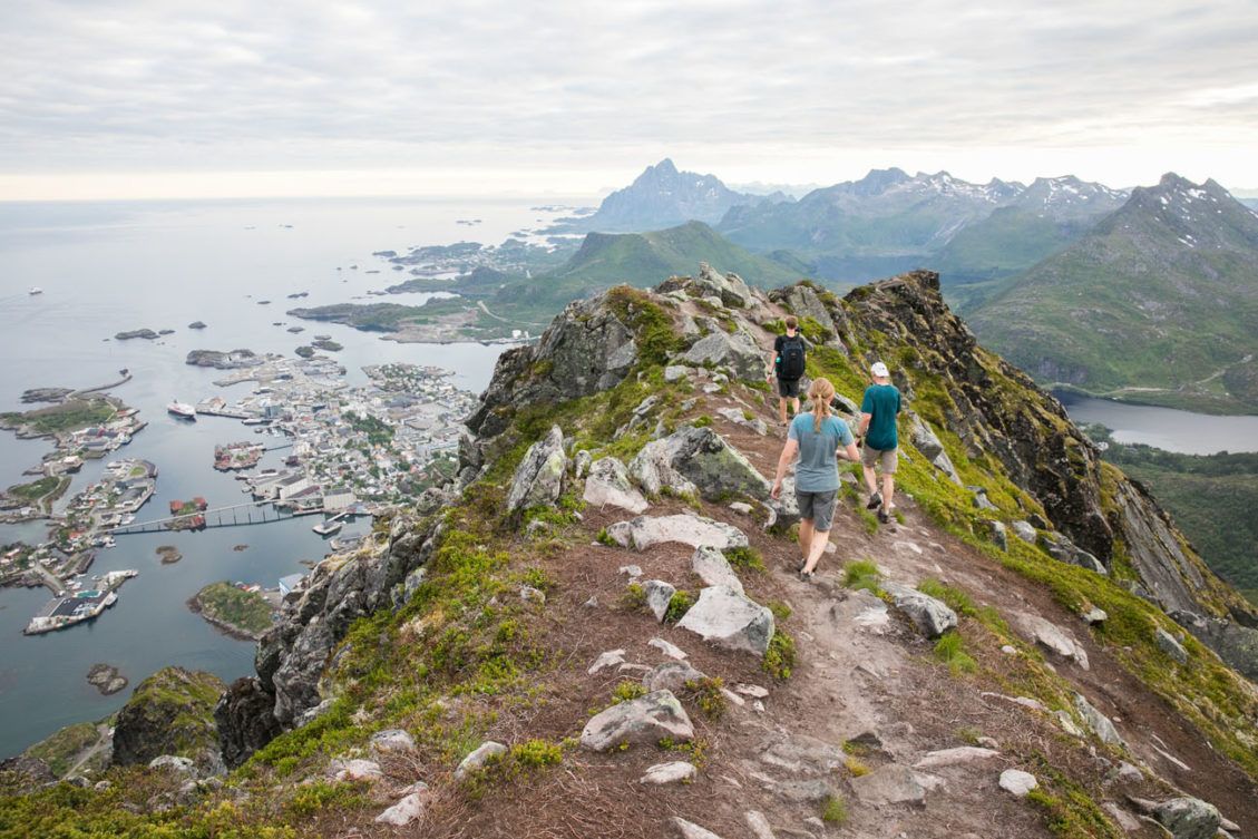 How to Hike Svolvaer Fløya & Djevelporten in the Lofoten Islands ...