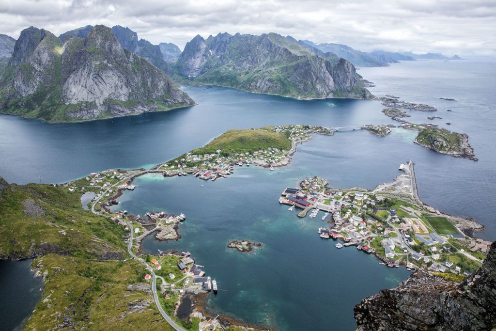 How to Hike Reinebringen (+ Helpful Tips & Photos) – Earth Trekkers