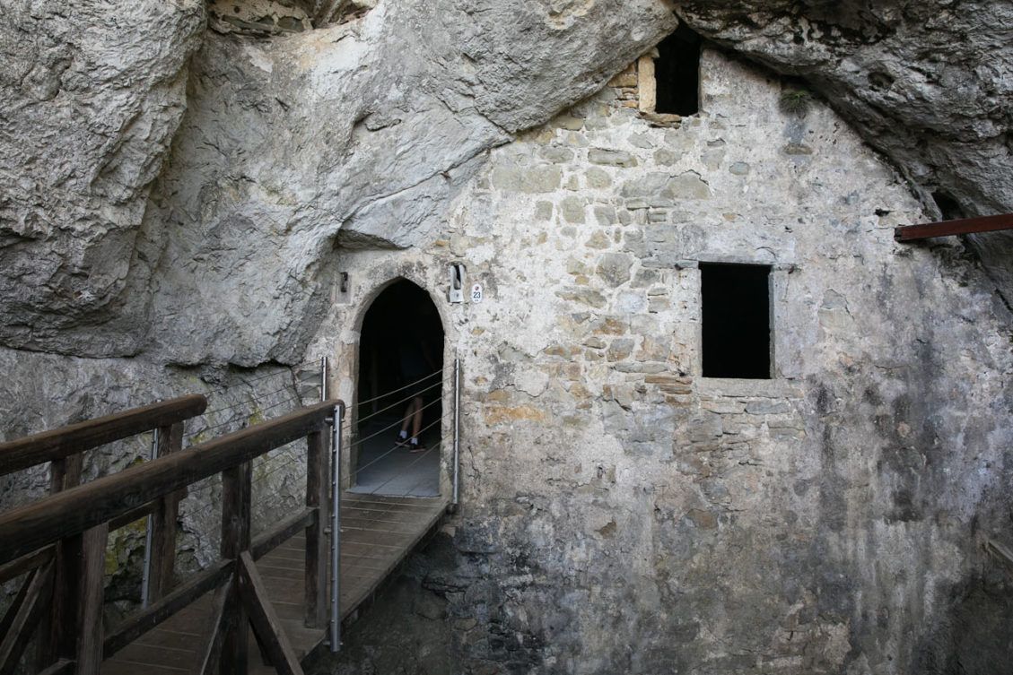 How to Day Trip to Škocjan Caves and Predjama Castle in Slovenia ...
