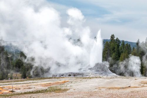 Best Geyser Basins in Yellowstone National Park – Earth Trekkers