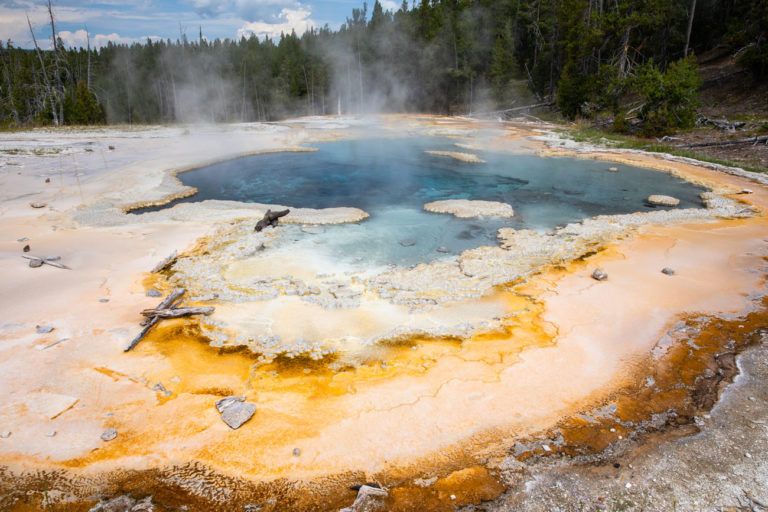 Best Geyser Basins in Yellowstone National Park – Earth Trekkers