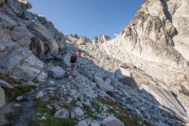 How to Hike the Enchantments in One Day: A Step-By-Step Trail Guide ...