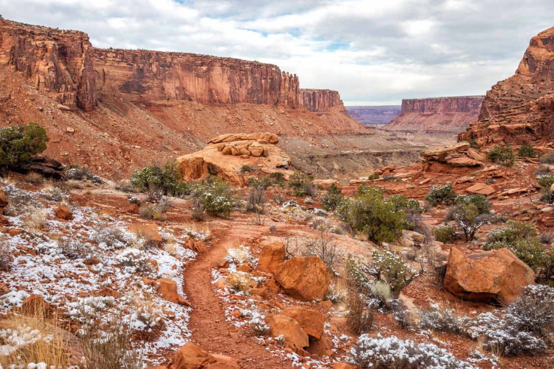 How to Hike the Syncline Loop in Canyonlands National Park – Earth Trekkers