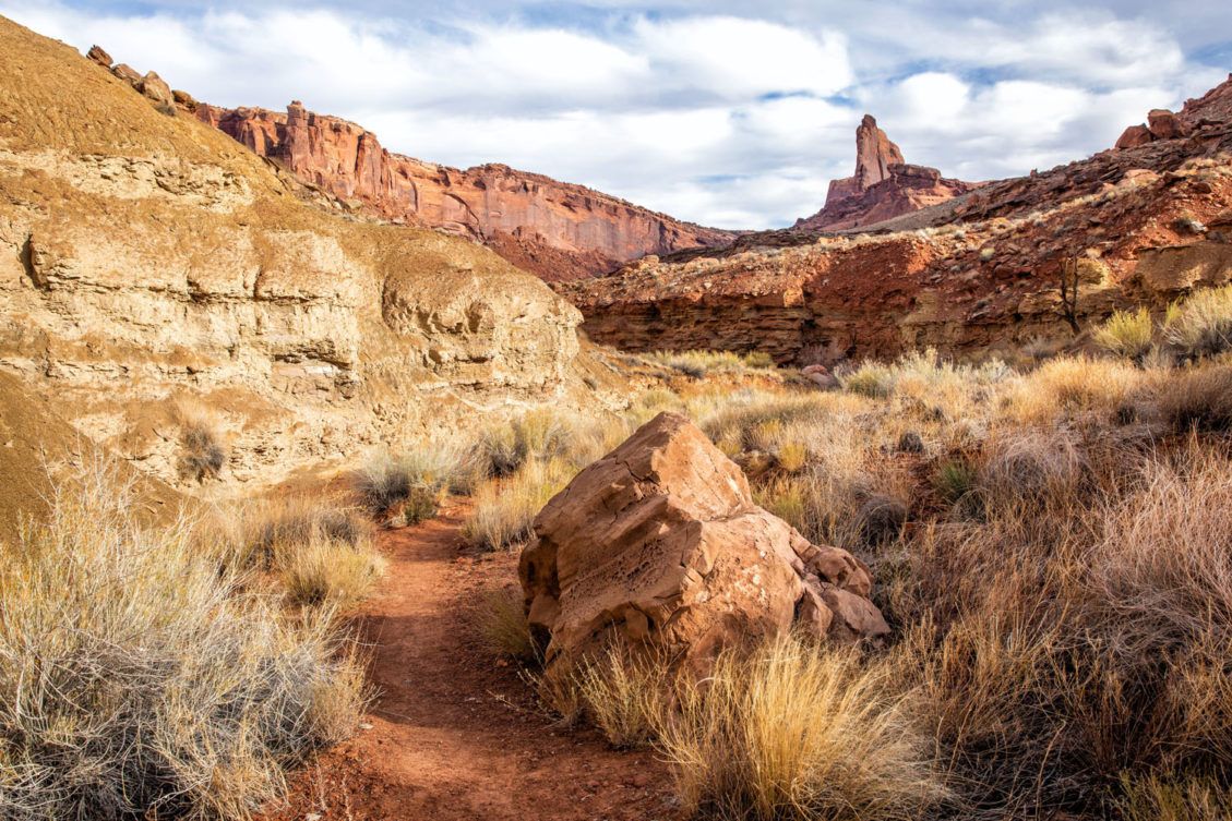 How to Hike the Syncline Loop in Canyonlands National Park – Earth Trekkers