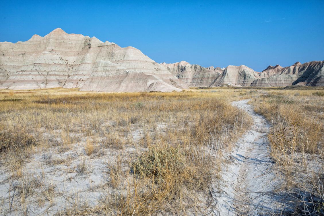 10 Great Hikes in Badlands National Park | Earth Trekkers