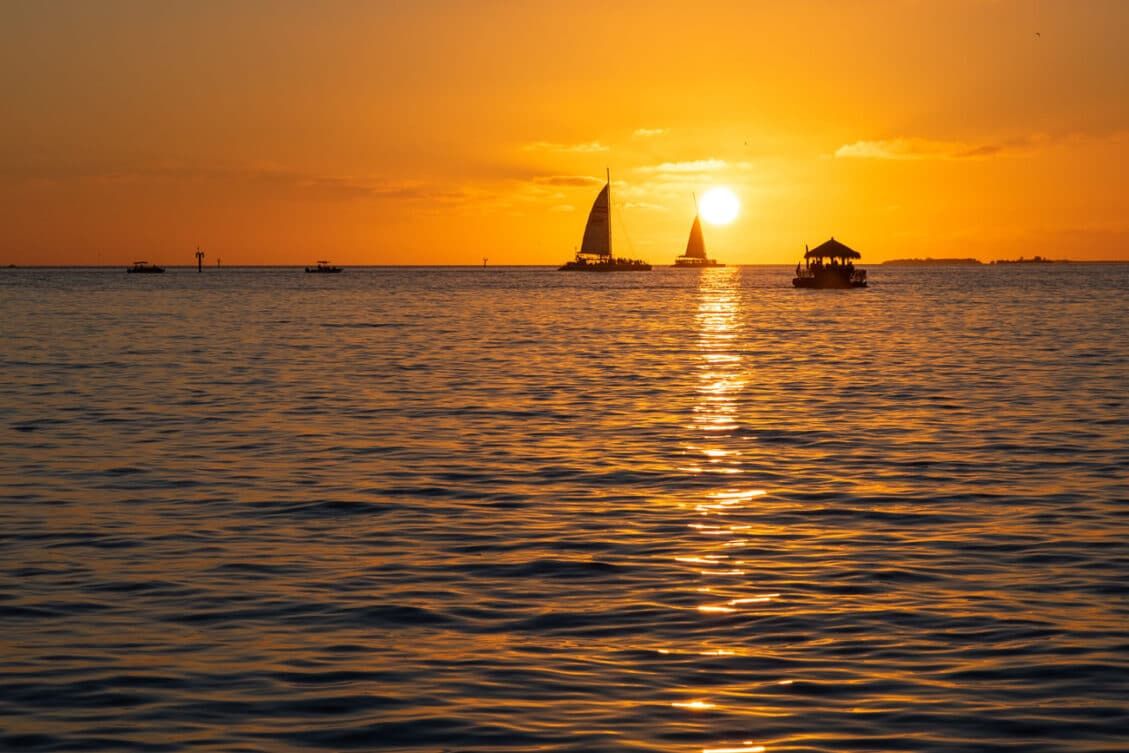 Cruising around Key West on a Floating Tiki Boat – Earth Trekkers