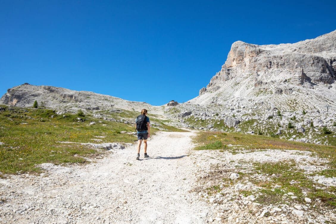 How to Hike to Rifugio Averau and Rifugio Nuvolau – Earth Trekkers