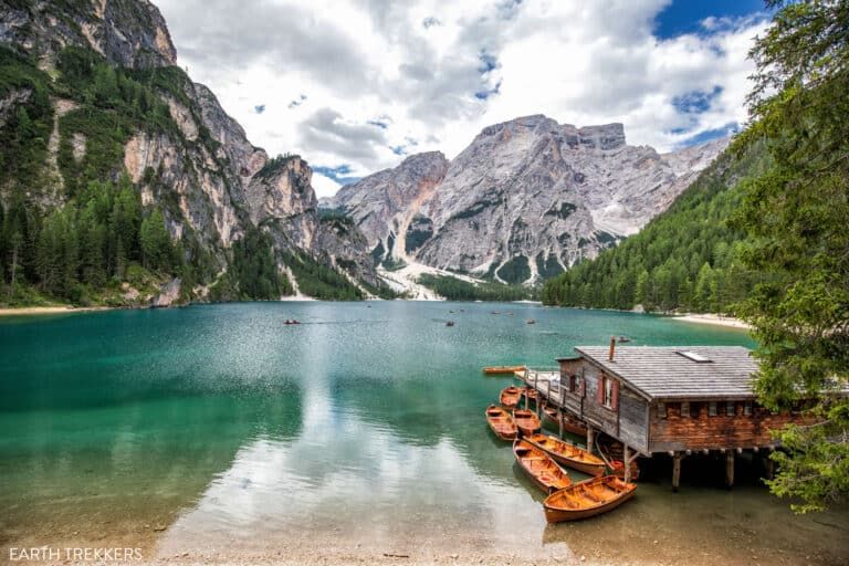 How to Visit Lago di Braies (HELPFUL Tips & Photos) – Earth Trekkers