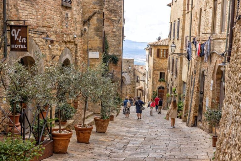 Volterra, Italy: Best Things to Do, Map & HELPFUL Tips – Earth Trekkers