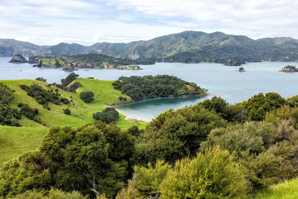 Bay of Islands | Things to Do, Map, Photos & HELPFUL Tips – Earth Trekkers